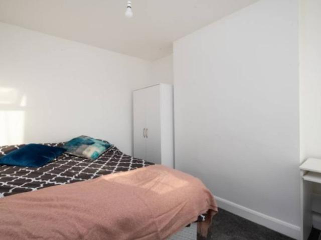 Shared Living/roommate 4 Bedroom For Rent London London 916 ELS101853874