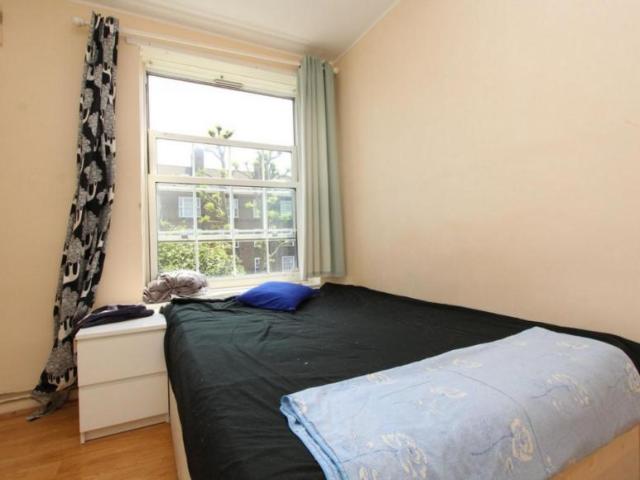 Shared Living/roommate 4 Bedroom For Rent London London 910 ES90559531