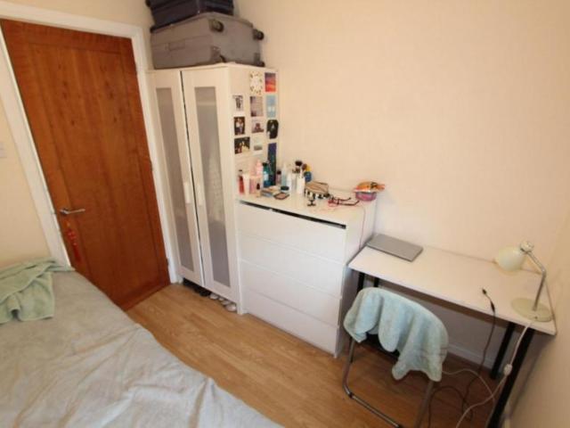Shared Living/roommate 4 Bedroom For Rent London London 910 ES90559583