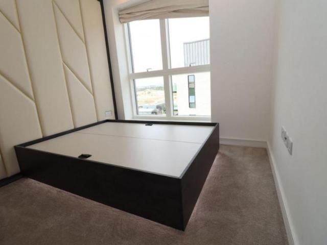 Shared Living/roommate 4 Bedroom For Rent London London 910 ES90559868
