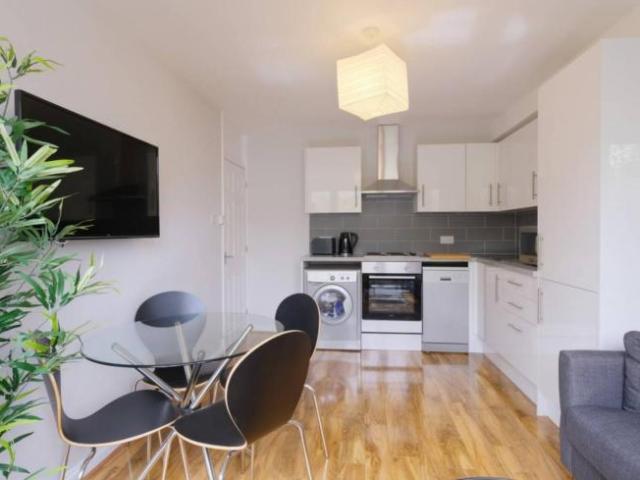 Shared Living/roommate 4 Bedroom For Rent London London 923 ES90562884