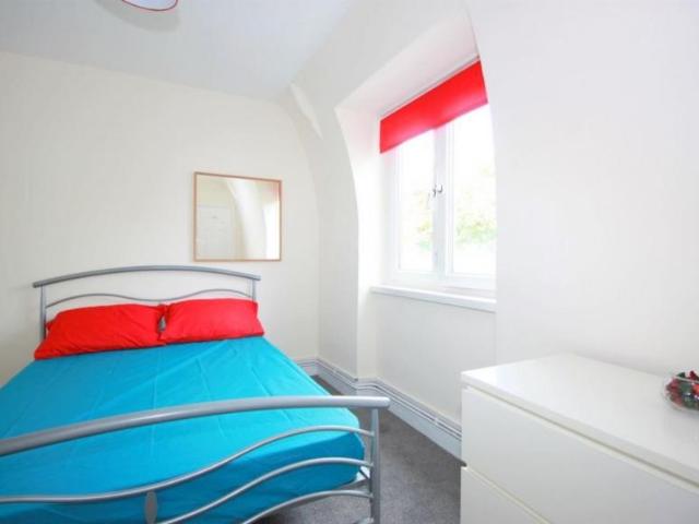 Shared Living/roommate 4 Bedroom For Rent London London 930 ES90562894