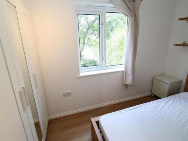 Shared Living/roommate 4 Bedroom For Rent London London 932 ES90559489