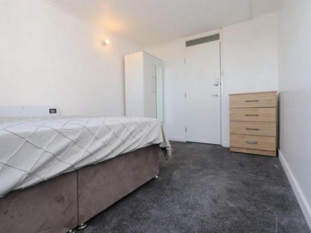 Shared Living/roommate 4 Bedroom For Rent London London 932 ES90559511