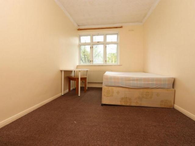 Shared Living/roommate 4 Bedroom For Rent London London 932 ES90559710