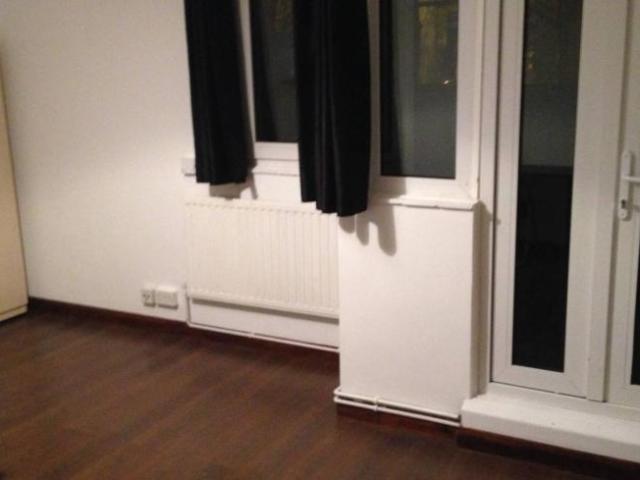 Shared Living/roommate 4 Bedroom For Rent London London 945 ELS101823715