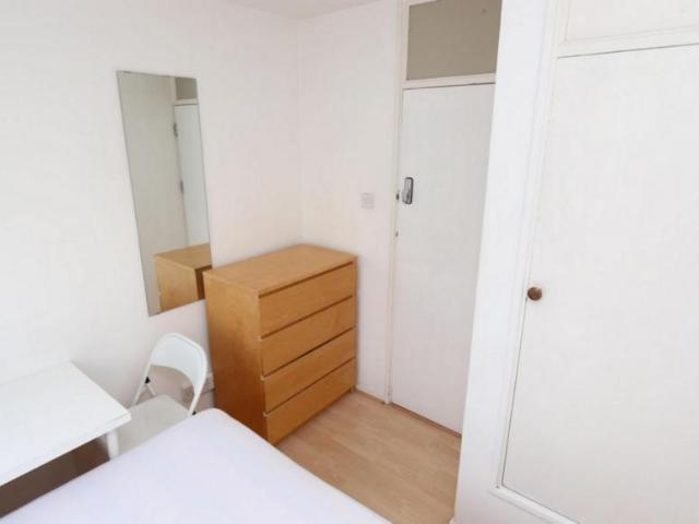 Shared Living/roommate 4 Bedroom For Rent London London 954 ES90559589