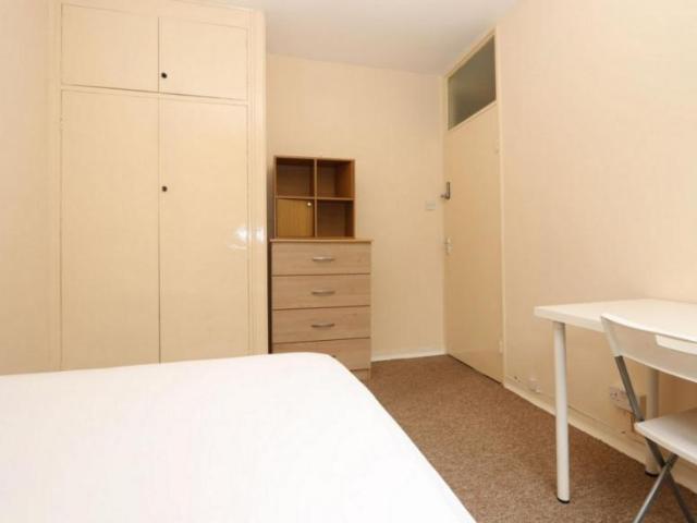 Shared Living/roommate 4 Bedroom For Rent London London 954 ES90559264
