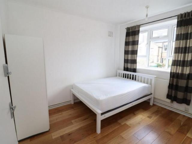 Shared Living/roommate 4 Bedroom For Rent London London 954 ES90559331
