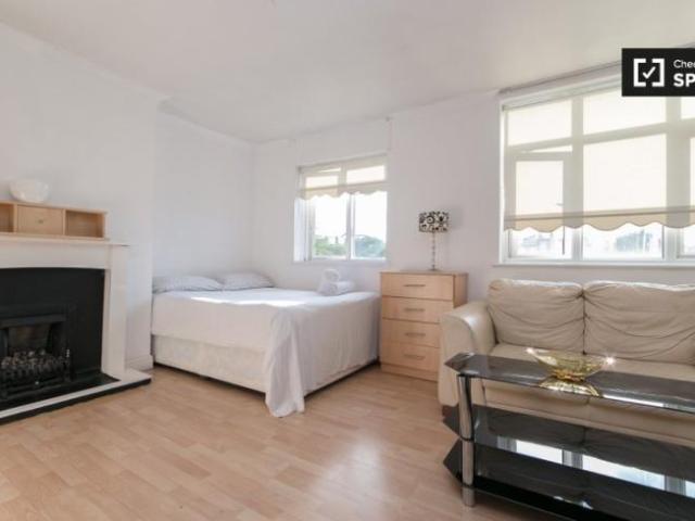Shared Living/roommate 4 Bedroom For Rent London London 953 ELS101824847