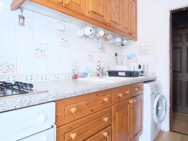 Shared Living/roommate 4 Bedroom For Rent London London 960 ES99724945
