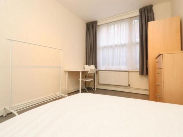 Shared Living/roommate 4 Bedroom For Rent London London 975 ES90559799