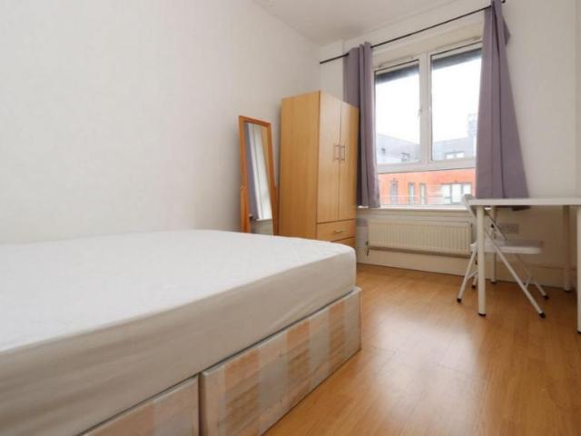Shared Living/roommate 4 Bedroom For Rent London London 975 ES90559807