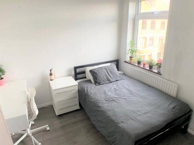 Shared Living/roommate 4 Bedroom For Rent London London 986 ELS101853032