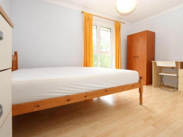 Shared Living/roommate 4 Bedroom For Rent London London 997 ES90559499
