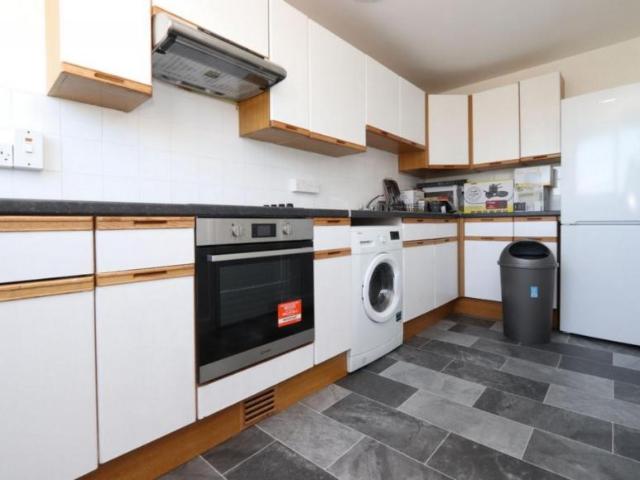 Shared Living/roommate 4 Bedroom For Rent London London 997 ES90559560