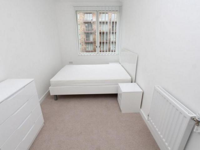 Shared Living/roommate 4 Bedroom For Rent London London 997 ES90559771