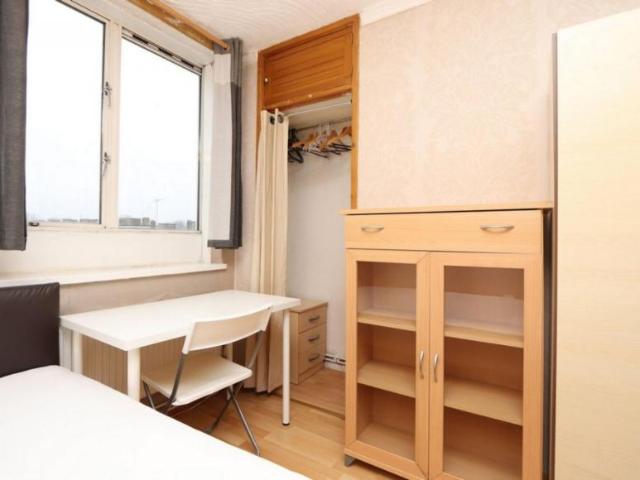 Shared Living/roommate 4 Bedroom For Rent London London 997 ES90559917