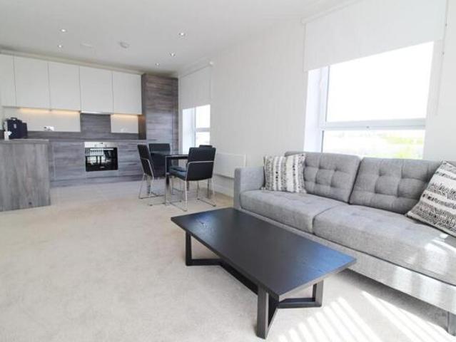 Shared Living/roommate 52 Bedroom For Sale Reading Reading 7000000 ES101675975