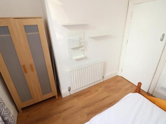 Shared Living/roommate 5 Bedroom For Rent London London 1040 ELS90561724