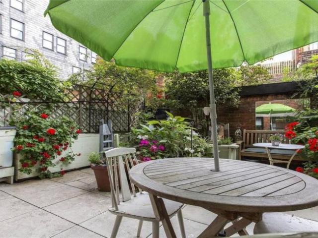 Shared Living/roommate 5 Bedroom For Rent London London 1050 ES102056179