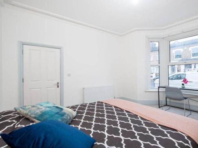 Shared Living/roommate 5 Bedroom For Rent London London 1059 ES101840197