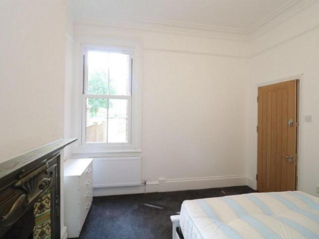 Shared Living/roommate 5 Bedroom For Rent London London 1062 ES90560129