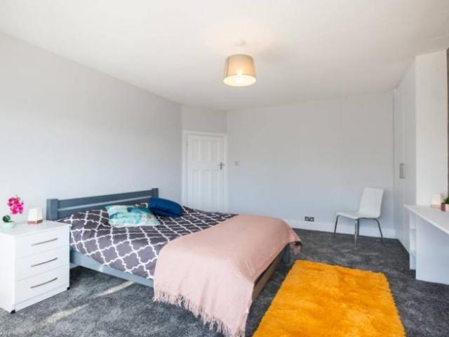 Shared Living/roommate 5 Bedroom For Rent London London 1065 ES101052054