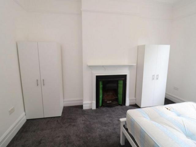 Shared Living/roommate 5 Bedroom For Rent London London 1084 ELS90559879