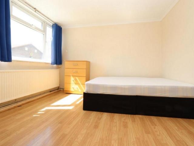 Shared Living/roommate 5 Bedroom For Rent London London 1084 ELS90559806