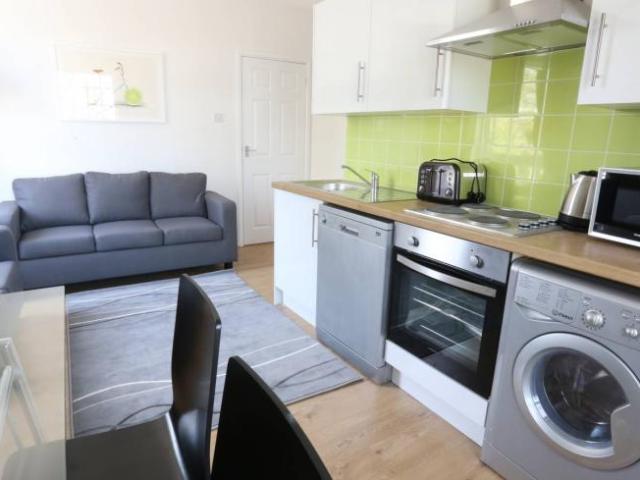 Shared Living/roommate 5 Bedroom For Rent London London 1096 ES101848015