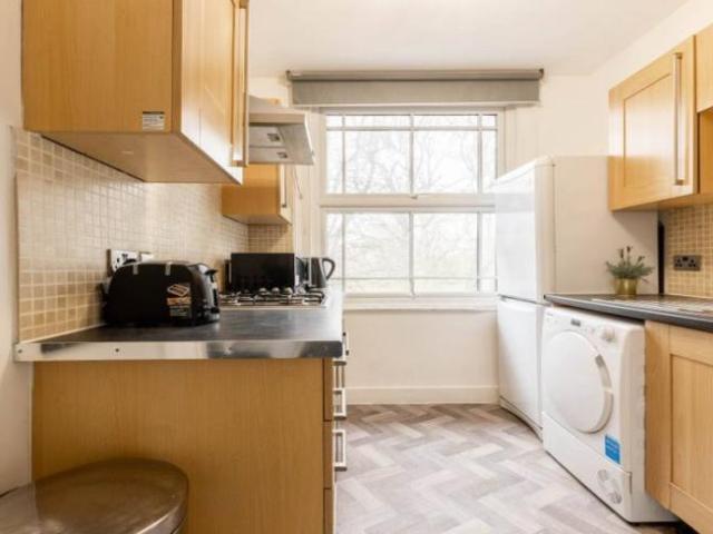 Shared Living/roommate 5 Bedroom For Rent London London 1000 ES101840890