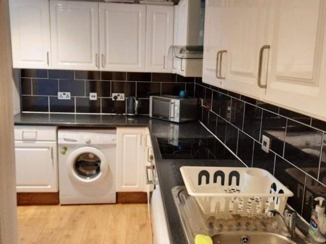 Shared Living/roommate 5 Bedroom For Rent London London 1010 ELS99724801