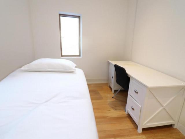 Shared Living/roommate 5 Bedroom For Rent London London 1019 ELS90560498