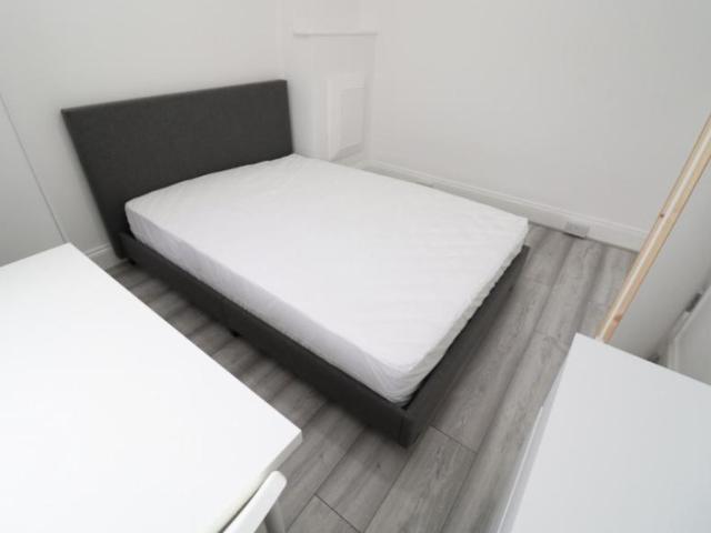 Shared Living/roommate 5 Bedroom For Rent London London 1019 ELS90561860