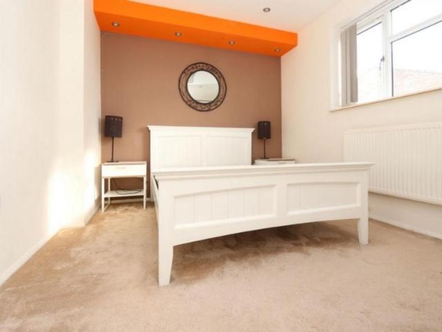 Shared Living/roommate 5 Bedroom For Rent London London 1019 ES90560155