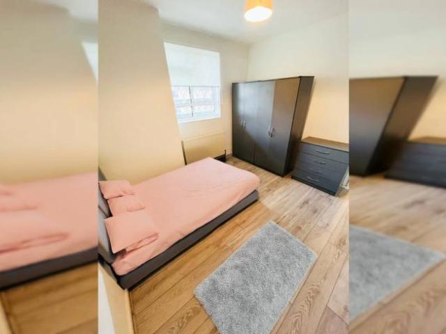 Shared Living/roommate 5 Bedroom For Rent London London 1020 ELS94086441