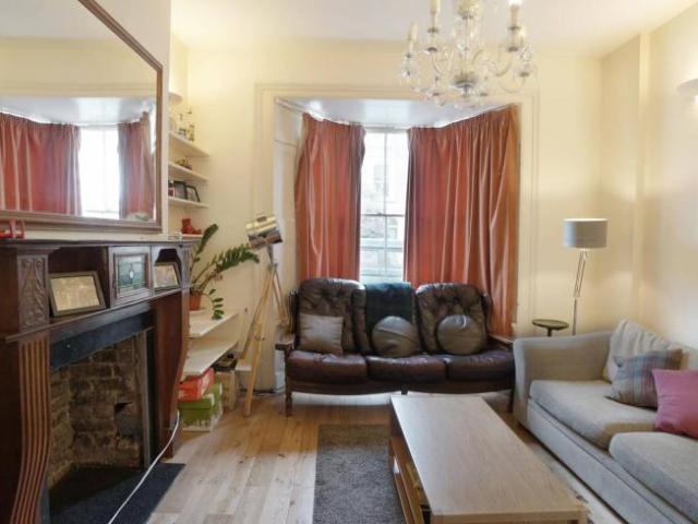 Shared Living/roommate 5 Bedroom For Rent London London 1020 ES101845826