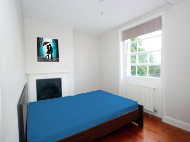 Shared Living/roommate 5 Bedroom For Rent London London 1030 ES90563004