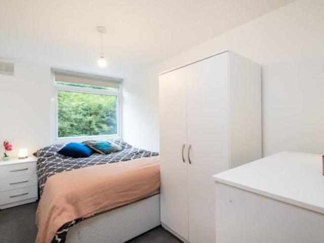 Shared Living/roommate 5 Bedroom For Rent London London 1038 ES101481578