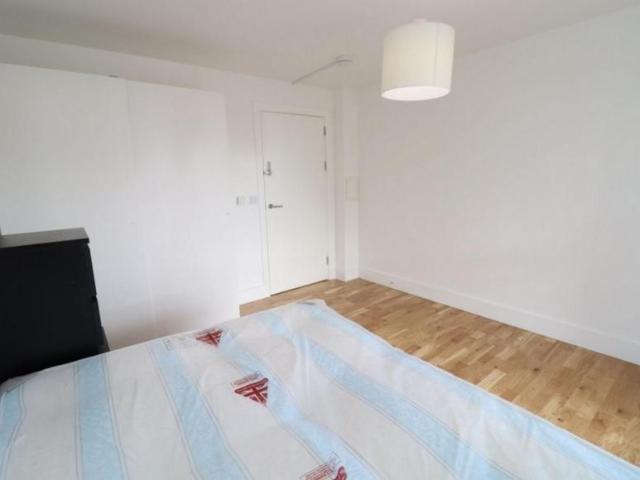 Shared Living/roommate 5 Bedroom For Rent London London 1149 ELS90559372