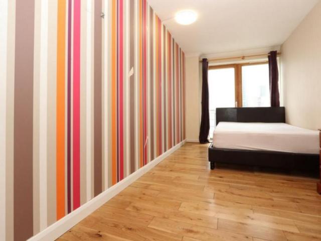 Shared Living/roommate 5 Bedroom For Rent London London 1149 ELS90559479