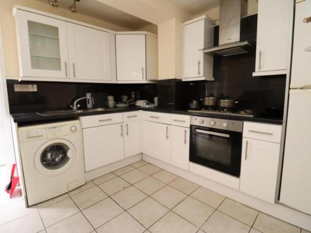Shared Living/roommate 5 Bedroom For Rent London London 1149 ELS90560712
