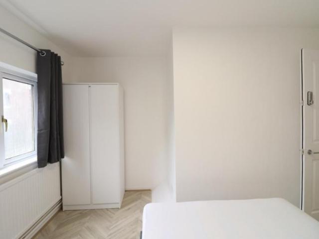 Shared Living/roommate 5 Bedroom For Rent London London 1149 ELS90562040