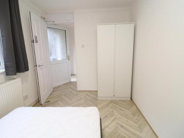 Shared Living/roommate 5 Bedroom For Rent London London 1149 ELS90562038