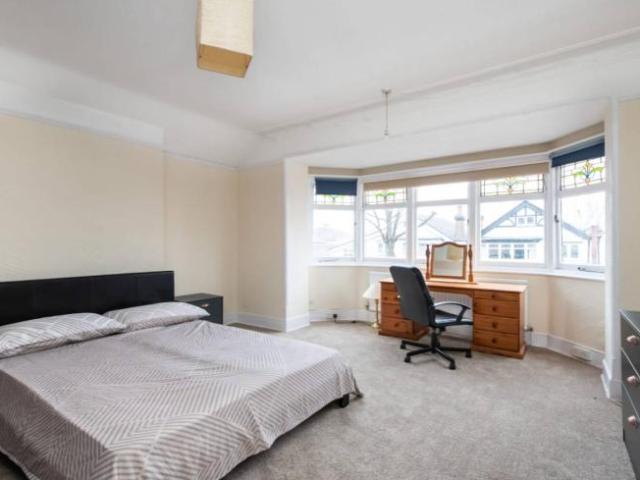 Shared Living/roommate 5 Bedroom For Rent London London 1166 ELS101837105