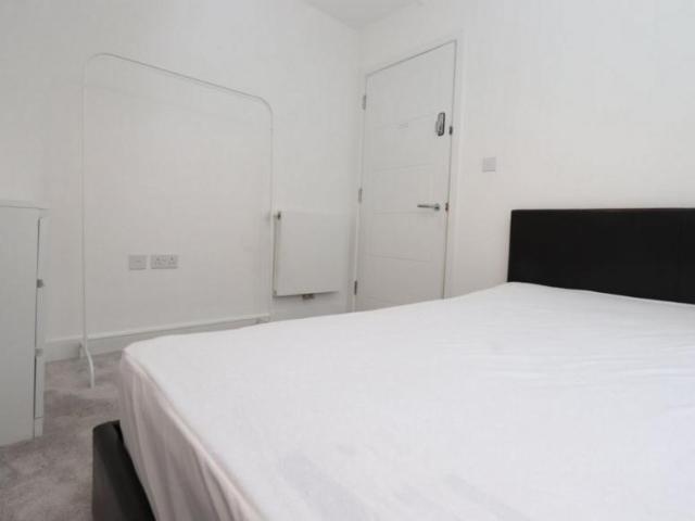 Shared Living/roommate 5 Bedroom For Rent London London 1170 ELS90559949