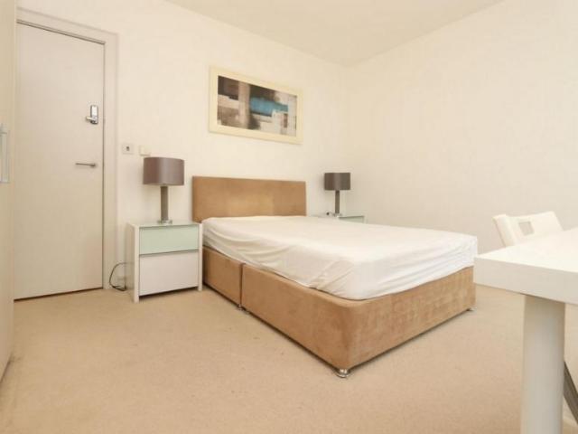 Shared Living/roommate 5 Bedroom For Rent London London 1170 ELS90560290