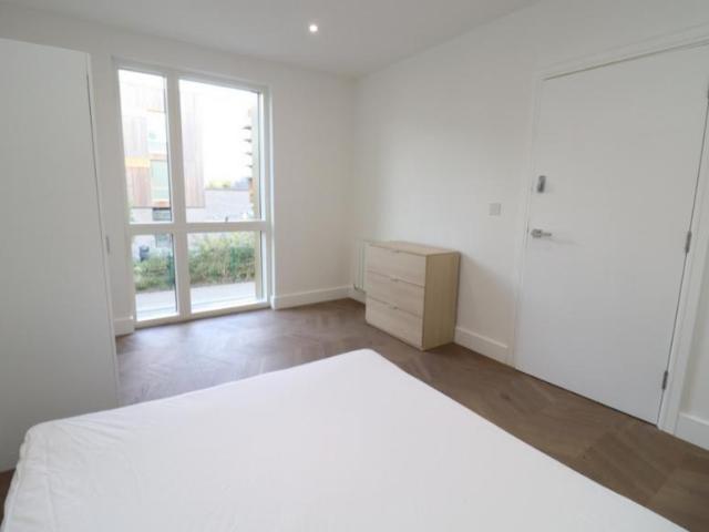 Shared Living/roommate 5 Bedroom For Rent London London 1170 ELS90561383