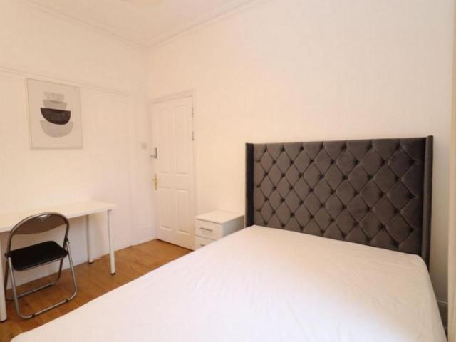 Shared Living/roommate 5 Bedroom For Rent London London 1192 ELS90559571